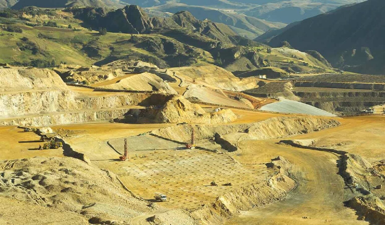 Stracon slumps on Peru mining hiatus - InvestMETS